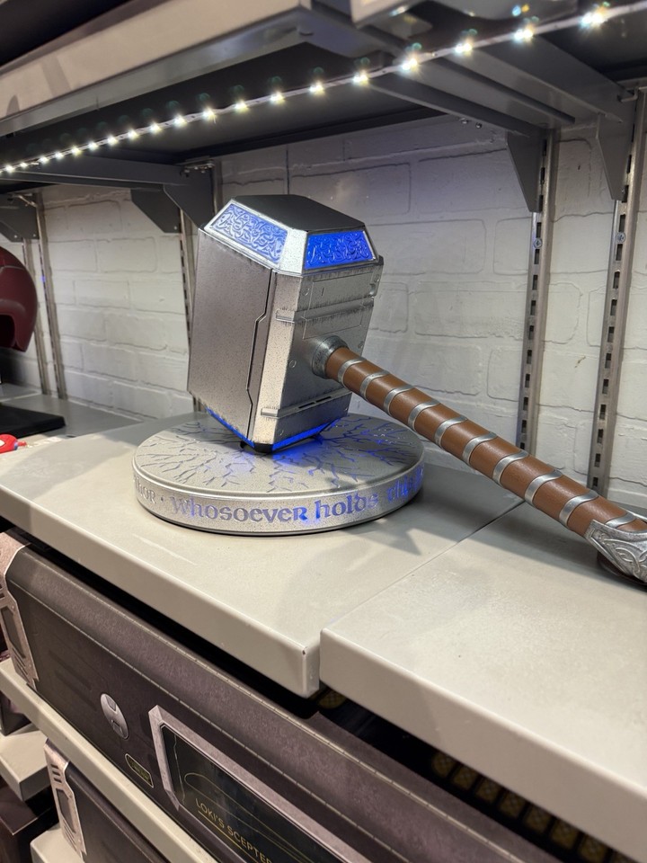 2025 Disney Parks Thor Mjolnir Hammer Relic w/Lights, Sound & Display ...