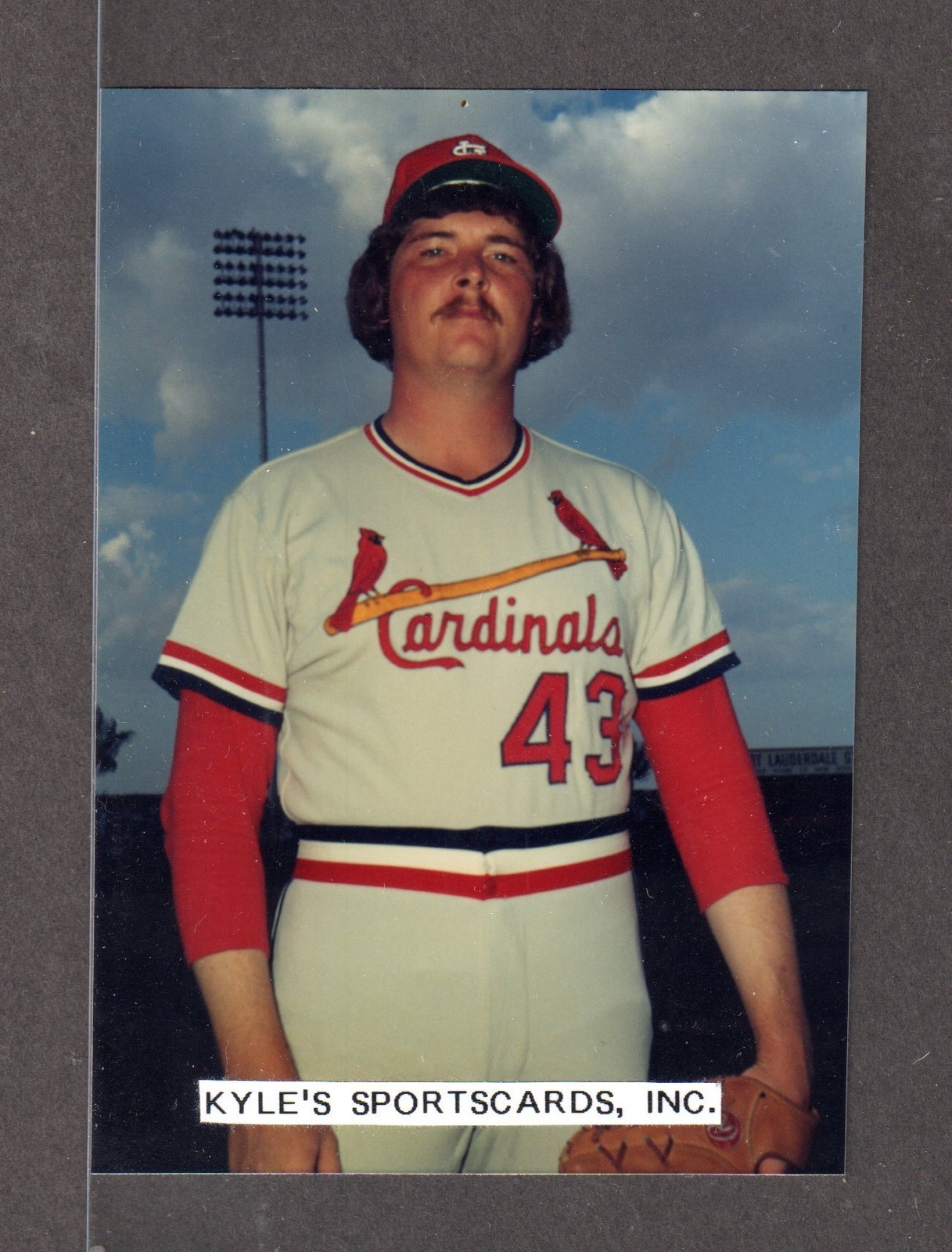Mike Garman ST LOUIS CARDINALS UNSIGNED 3-1/2 x 5 COLOR ORIGINAL STAFF ...