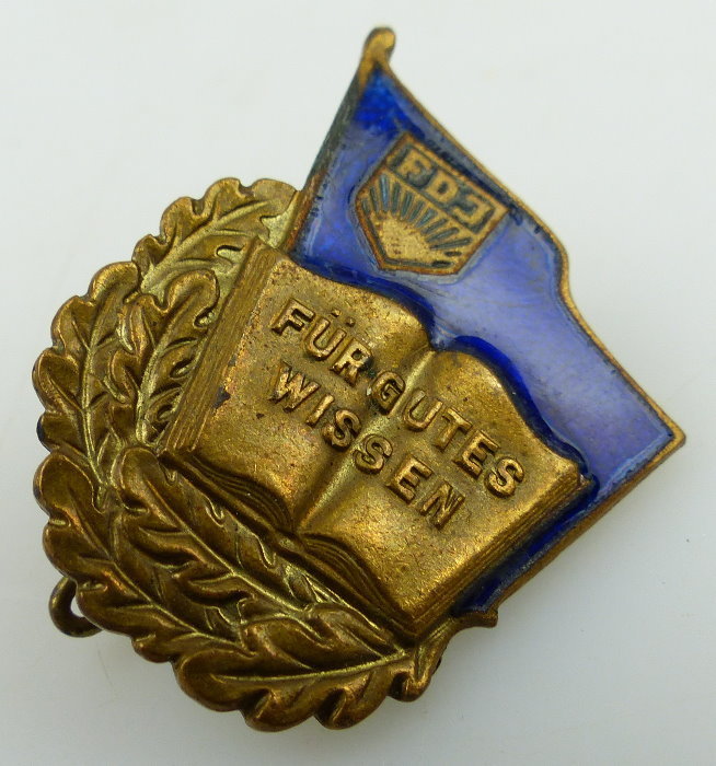 Abzeichen: FDJ Für gutes Wissen, goldfarben Nr. 7556 hinten gestempelt ...