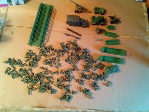 large lot of 1"Army Soldiers, tanks ,Rafts.Boats,artillery Guns Bridge ...