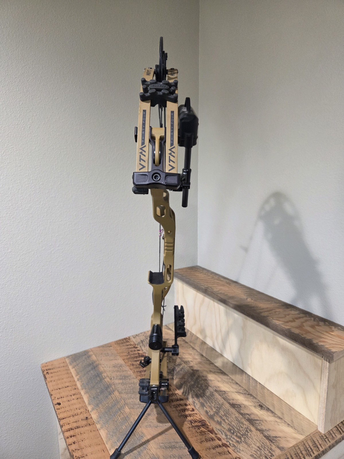 Hoyt VTM 34/ Left Hand Bourbon 70 Pound 27-30 Inch Draw | eBay