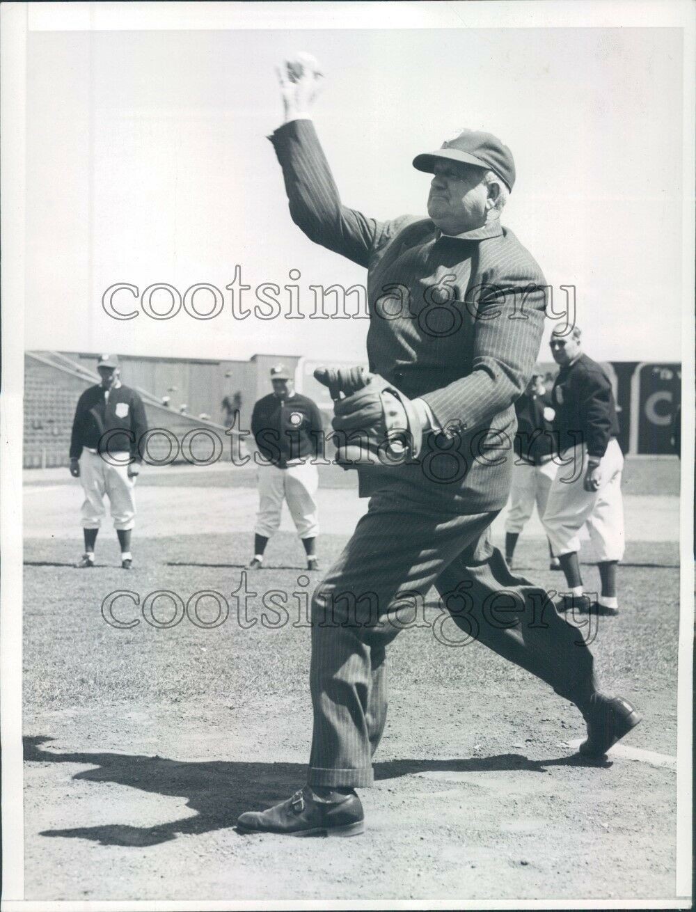 1944 San Francisco Mayor Roger Lapham Playing Baseball Press Photo | eBay
