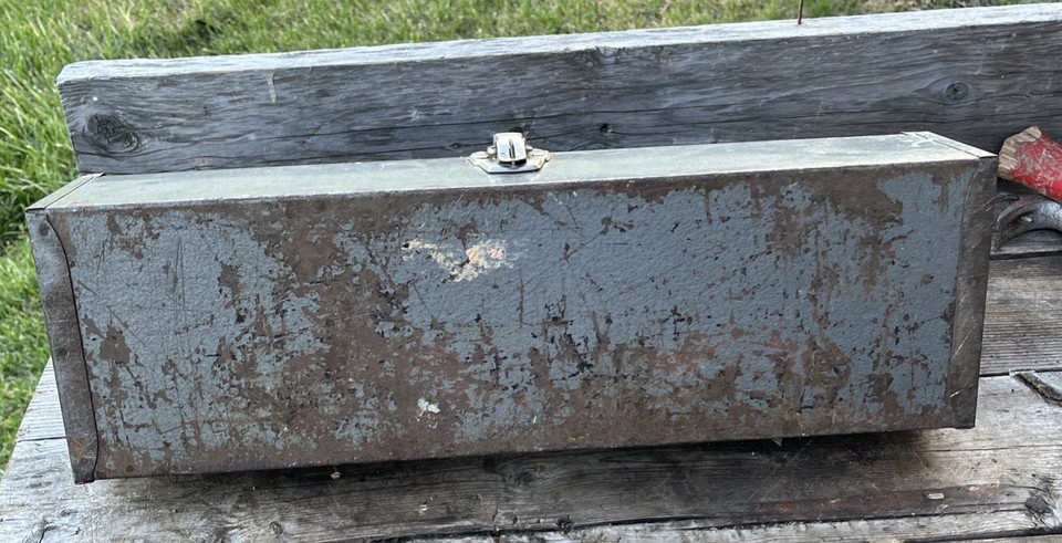 VINTAGE CRAFTSMAN No. 65161 METAL COFFIN TOOL BOX WITH TRAY CROWN LOGO ...