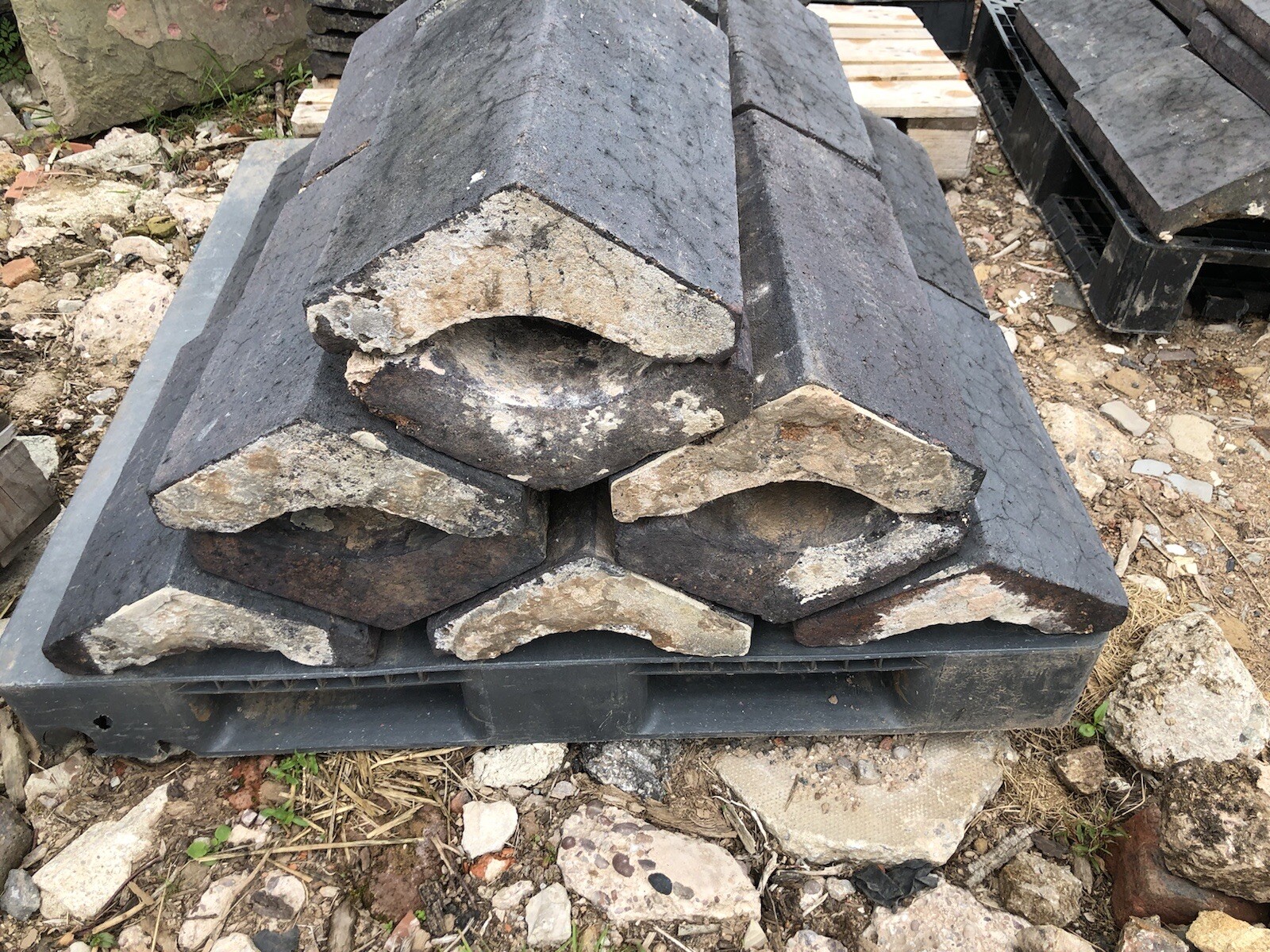 ReClaimed Victorian Staffordshire Blue Wall coping Bricks Blocks Blue ...