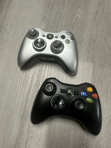 Xbox 360 Wireless Controller Set Of 2 lights up/untested- Silver and ...