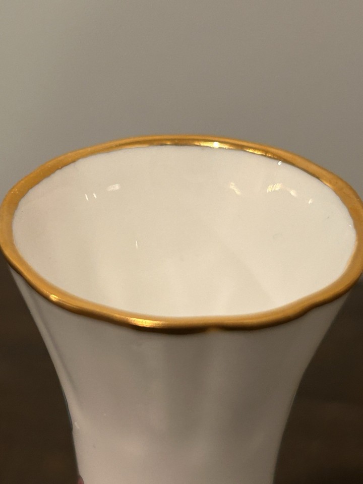 Vintage AYNSLEY Fine English Bone China Pembroke Gold Trimmed Vase ...