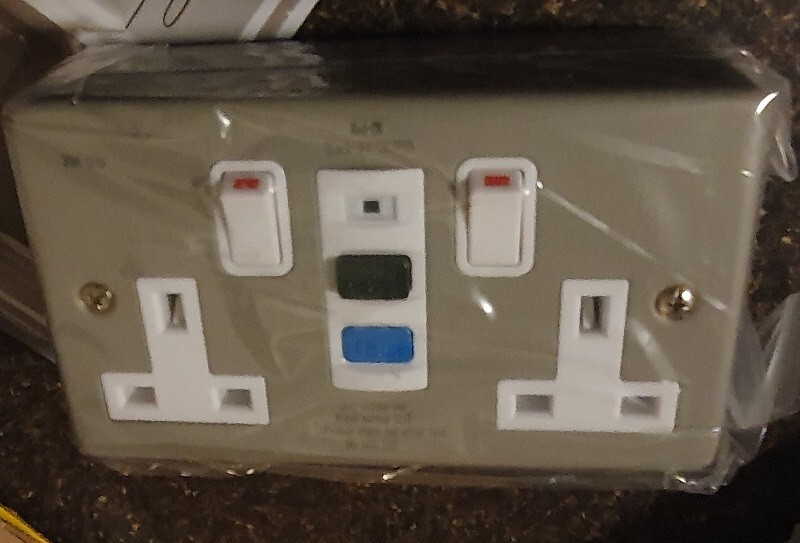 Europa Components RCD13AMC 240VAC RCD Metal Clad Switched Socket for ...