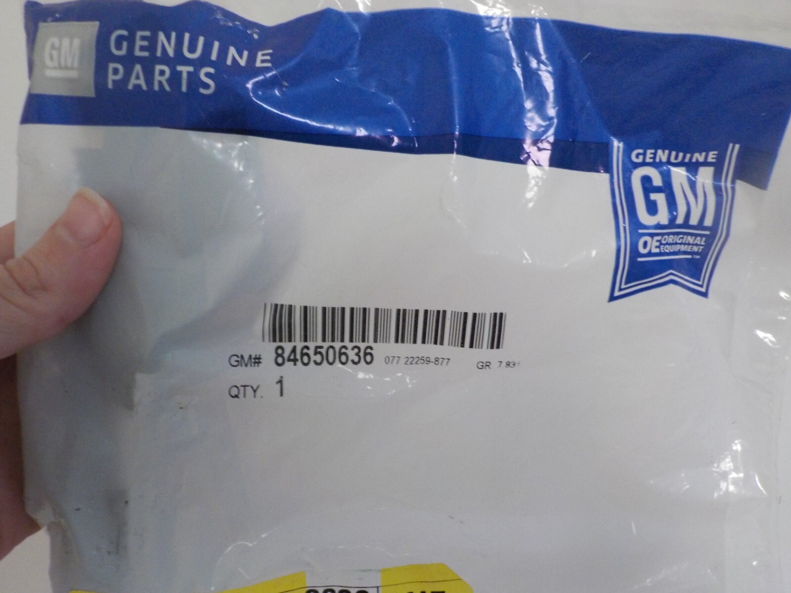 16-22 GM Chevy Malibu Front RH Bumper Guide Retainer OEM 84650636 ...