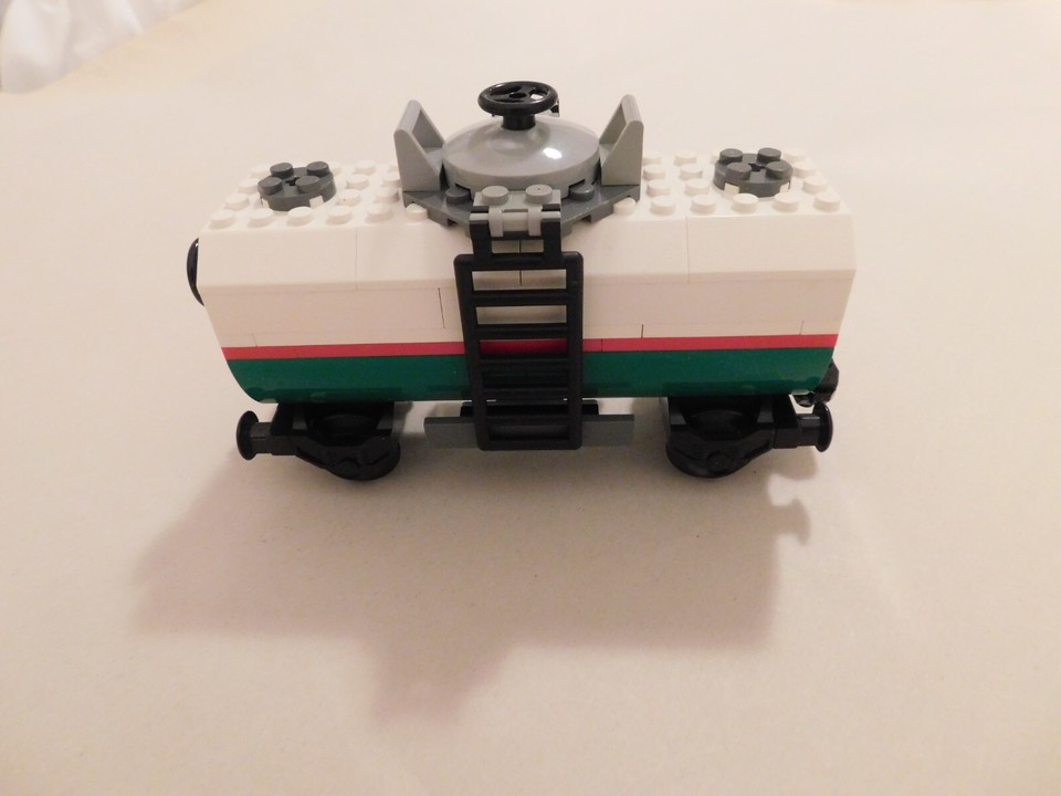 Lego CITY TRAIN: Custom TANK CAR w/ WHEELS & BUFFERS..Runs on all 9v ...