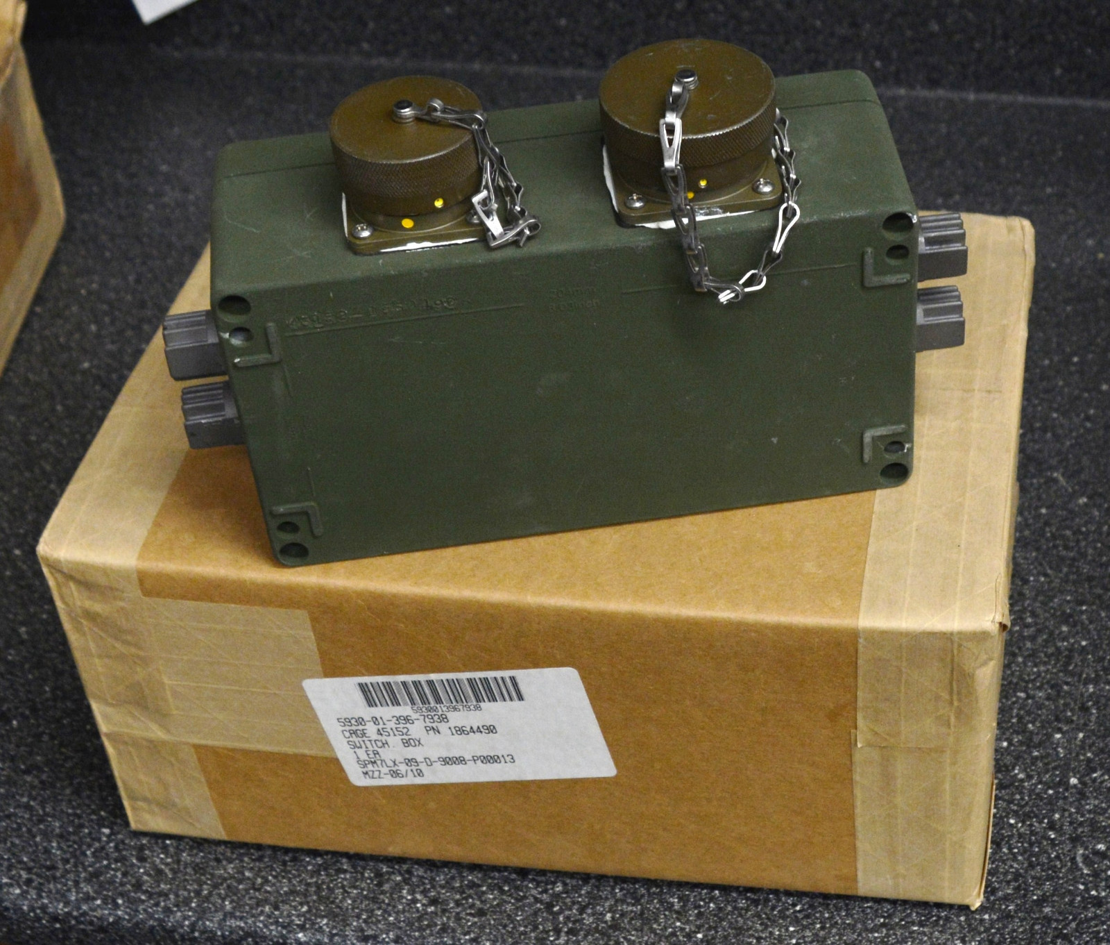 OSHKOSH M1076 PLS TRAILER FRONT ELECTRICAL SWITCH BOX 1864490 TRIONICS ...