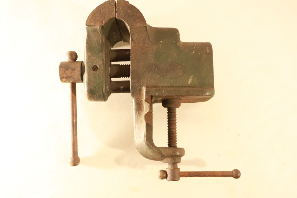 MEDIUM SIZE VISE GREEN PAINT GOOD USED CONDITION MUST SEE b lot 224 | eBay