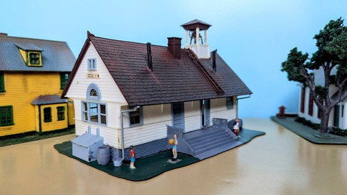 HO SCALE SCHOOL CHURCH HOUSE SET LOT WEATHERED BUILT BUILDING PEOPLE ...