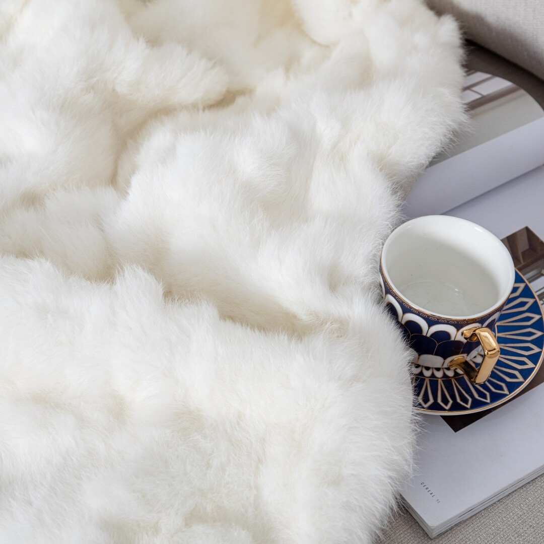 Véritable couverture de lancer de fourrure de lapin patchwork peau ...