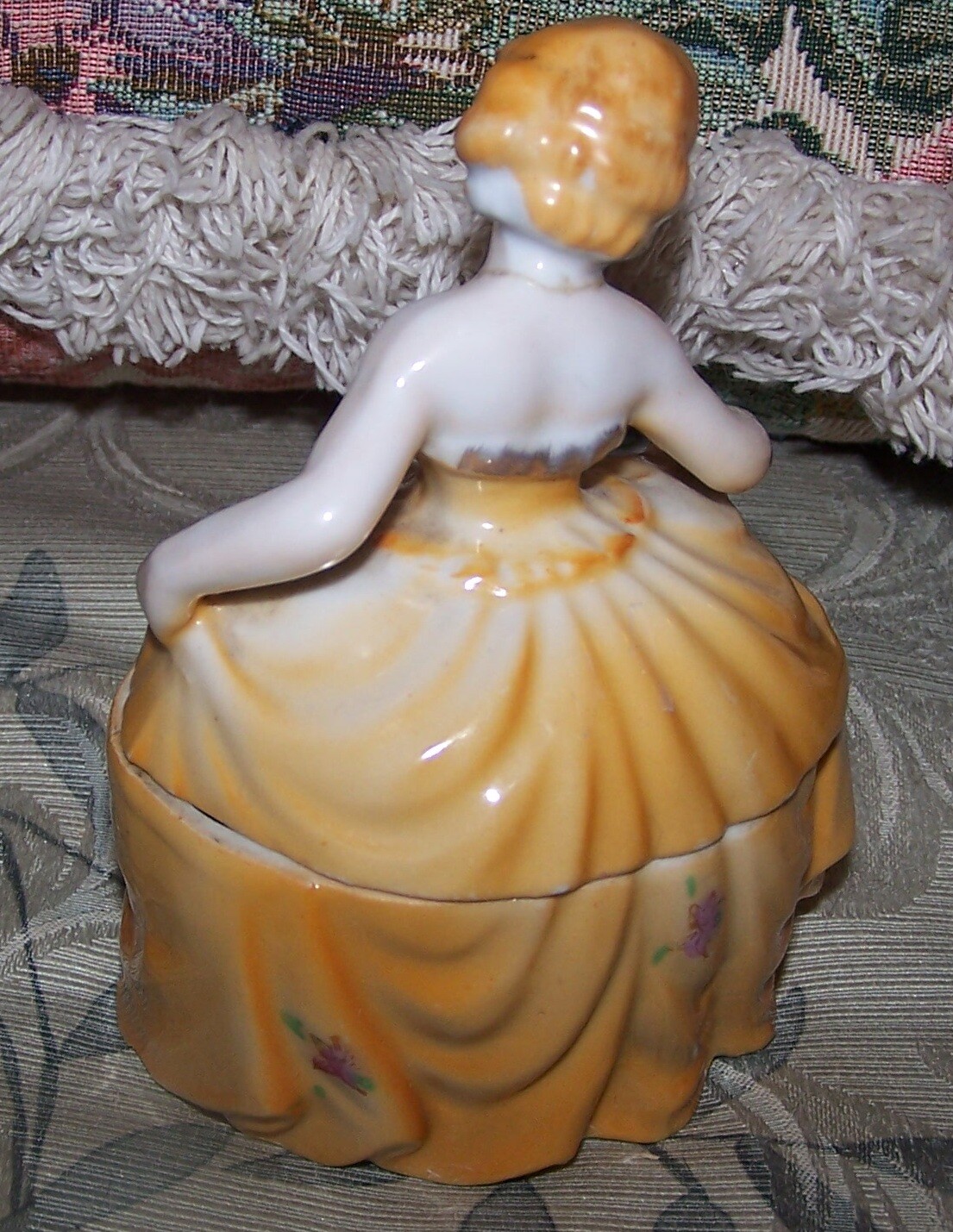 VINTAGE PORCELAIN LADY POWDER TRINKET BOX 5" TALL 3 1/2" WIDE X 3" DEEP ...