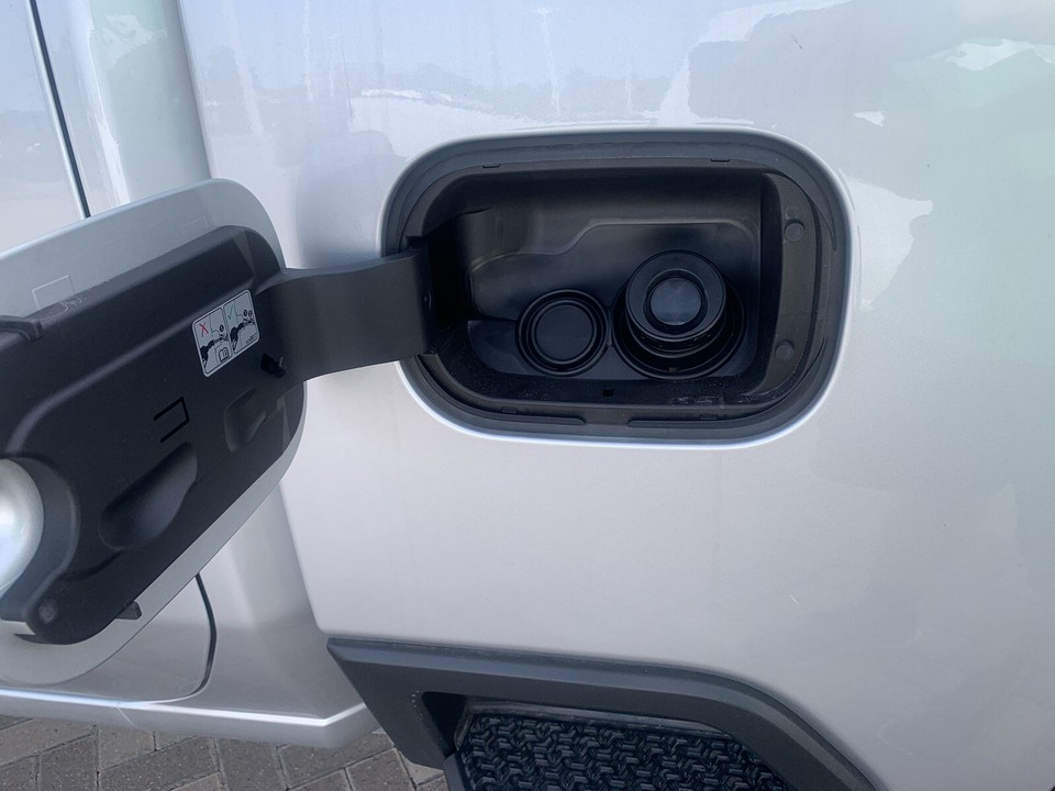 2017-2024 Chevrolet Silverado Capless Fuel Filler Dust Cover ...