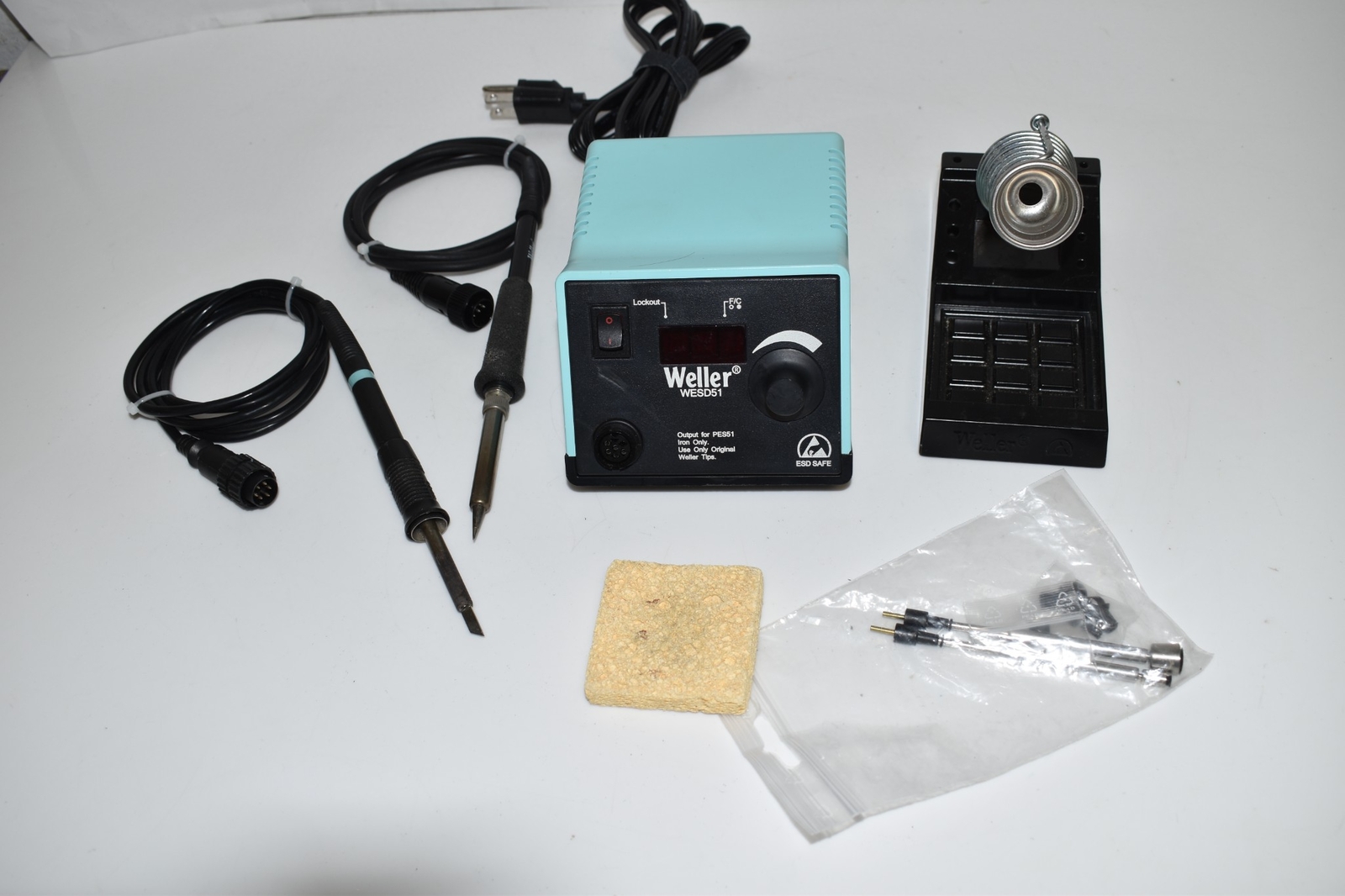 WELLER WESD51 SOLDERING STATION- PES51 IRON- STAND- TIPS & ANOTHER IRON ...