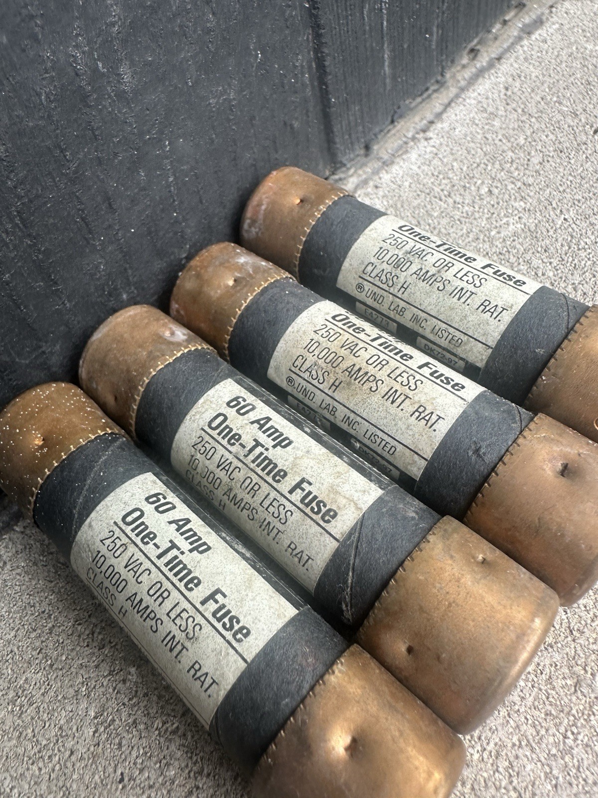 Lot of 4 One-Time 60A Fuses 250V Class H | GE Wiring Devices | 10kA ...