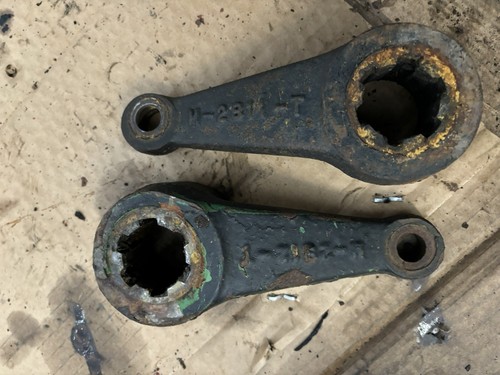 VINTAGE JOHN DEERE 1010 RU TRACTOR - FRONT AXLE SPINDLE ARM SET | eBay
