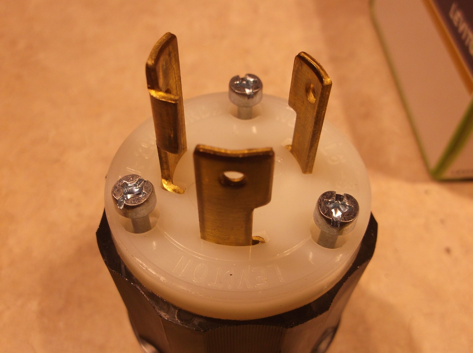 LEVITON 2621 LOCKING PLUG, C0180 | eBay