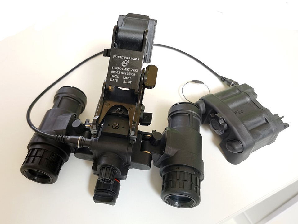 Tactical Airsoft Helmet NVG Mount + Dummy PVS-31 NVG Luminous LED ...