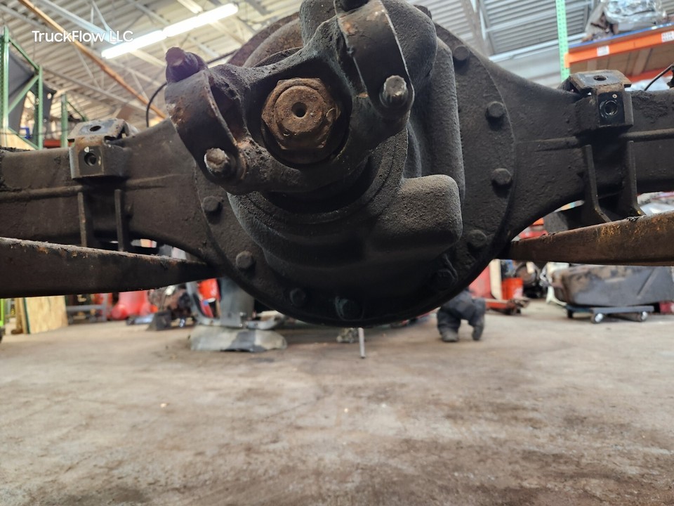 1999 Ford F550 Dana S135 Rear Axle 8 Lug 4:88 Ratio 14.24" ring gear ...
