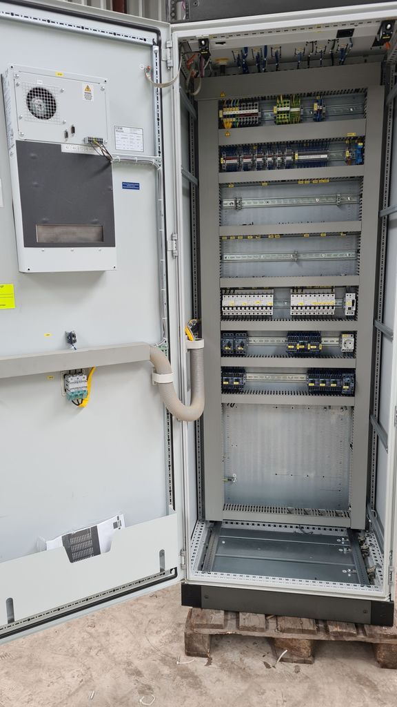 Rittal Schaltschrank Verteilerschrank 230x50x80cm Kühlgerät SK 3303500 ...