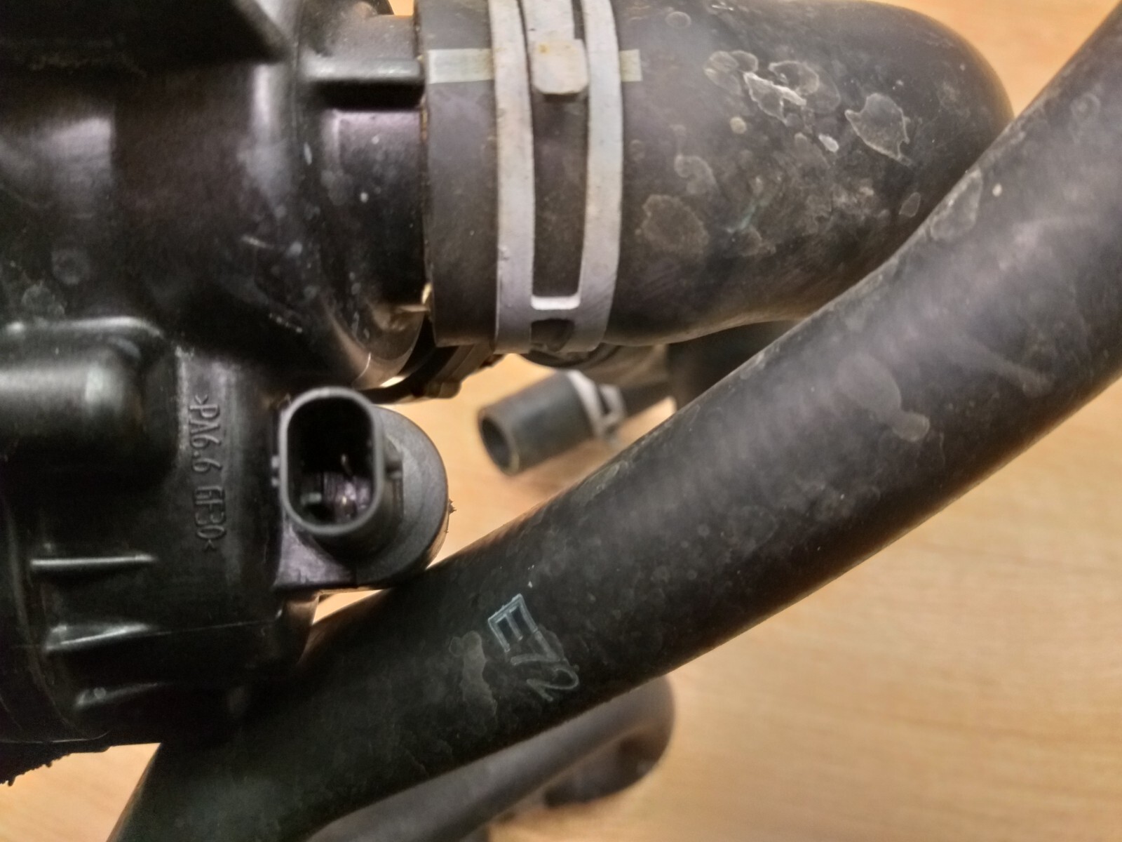 Mercedes W246 180 Benzin M270 Motor Kühler Thermostat Ventil Gehäuse ...