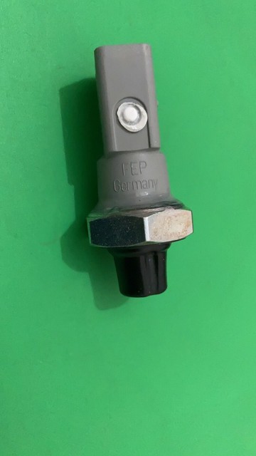 Genuine Engine Oil Pressure Sensor Switch for AUDI A4a5a6a8q5q7 ...