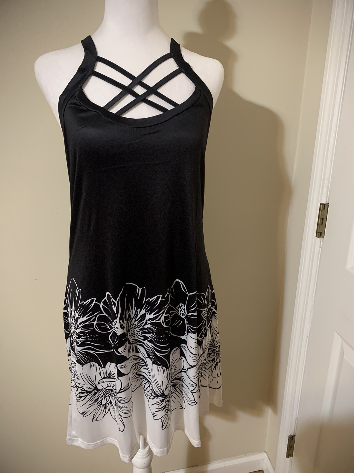 NEW MEDIUM 6 Cris Cross Dress with Halter Neck and Floral Print | eBay