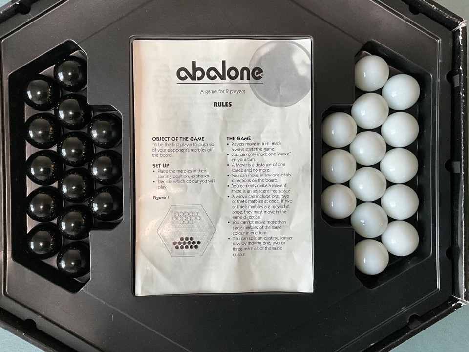 VINTAGE Abalone Game COMPLETE 1990 Strategy Marbles Black White Game ...