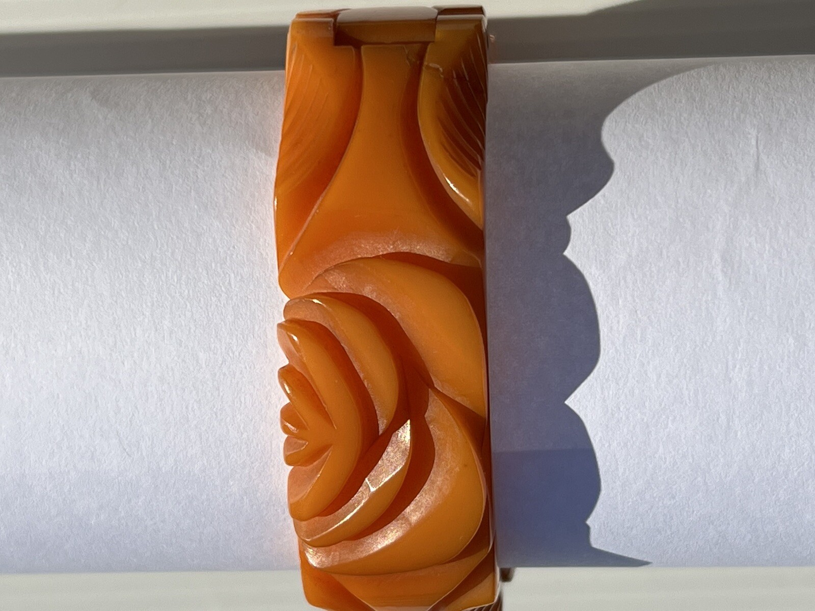 ANTIQUE VINTAGE BAKELITE ART DECO NOUVEAU CARVED FLOW… - Gem