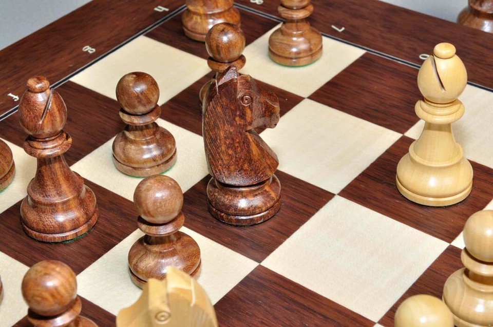 DGT Electronic Chess Board (eBoard) - Bluetooth Rosewood - Timeless ...