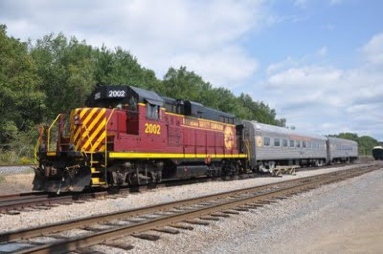 AWVR GP11 & Coaches Unstoppable Movie Railroad Safety Campaign HO Scale ...