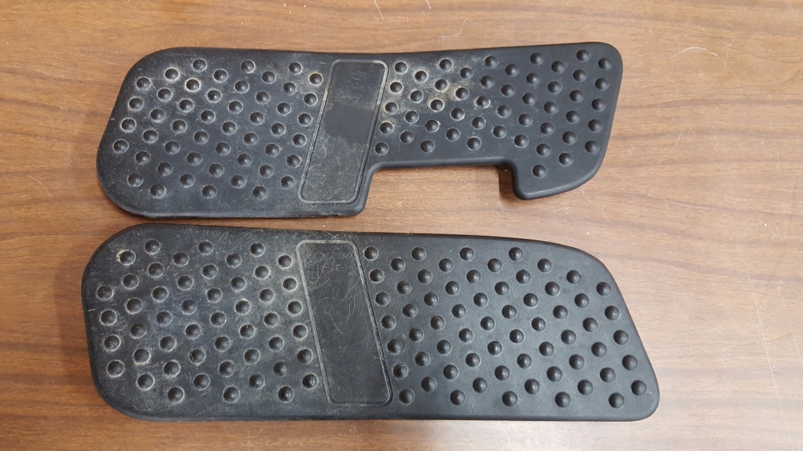 John Deere D110 Lawn Tractor Foot Rest Mats GX22450 GX22451 | eBay