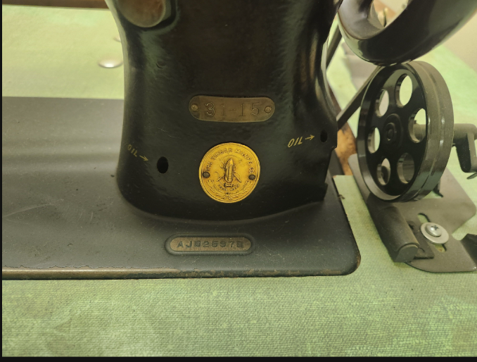 Vintage SINGER 31-15 Industrial Sewing Machine with Motor and Table | eBay