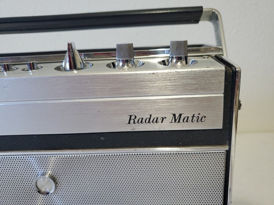 Vintage Panasonic Radar Matic FM/AM/MB Transistor Radio - Model RF-880 ...