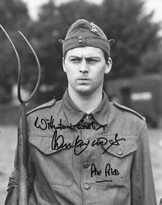 IAN LAVENDER as Private Pike in DAD's ARMY. In Pers. COA. 10"x8" #183 ...