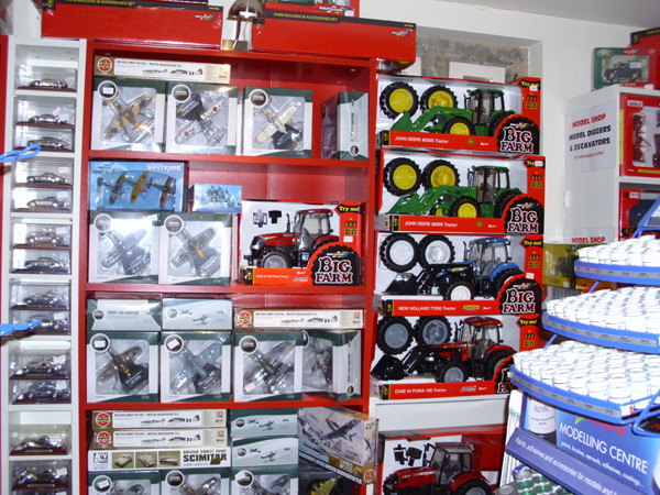 Revell 05149 Hms Arca Royal & Tribale Classe Distruttore Plastica Kit 1 ...