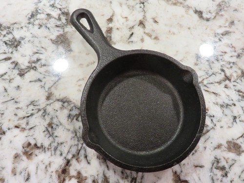 Mini Lodge Cast Iron Skillet # 9 MS NWOT | eBay