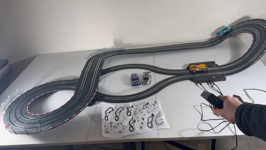 Soba 1/43 SLOT CAR TRACK RACING 4 CARS 30 PCS TRACK ,Missing Some ...
