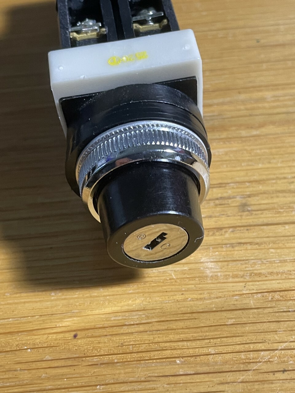 FUJI Electric AH25-J2B-002B key switch with three NO contacts , 2 NC ...