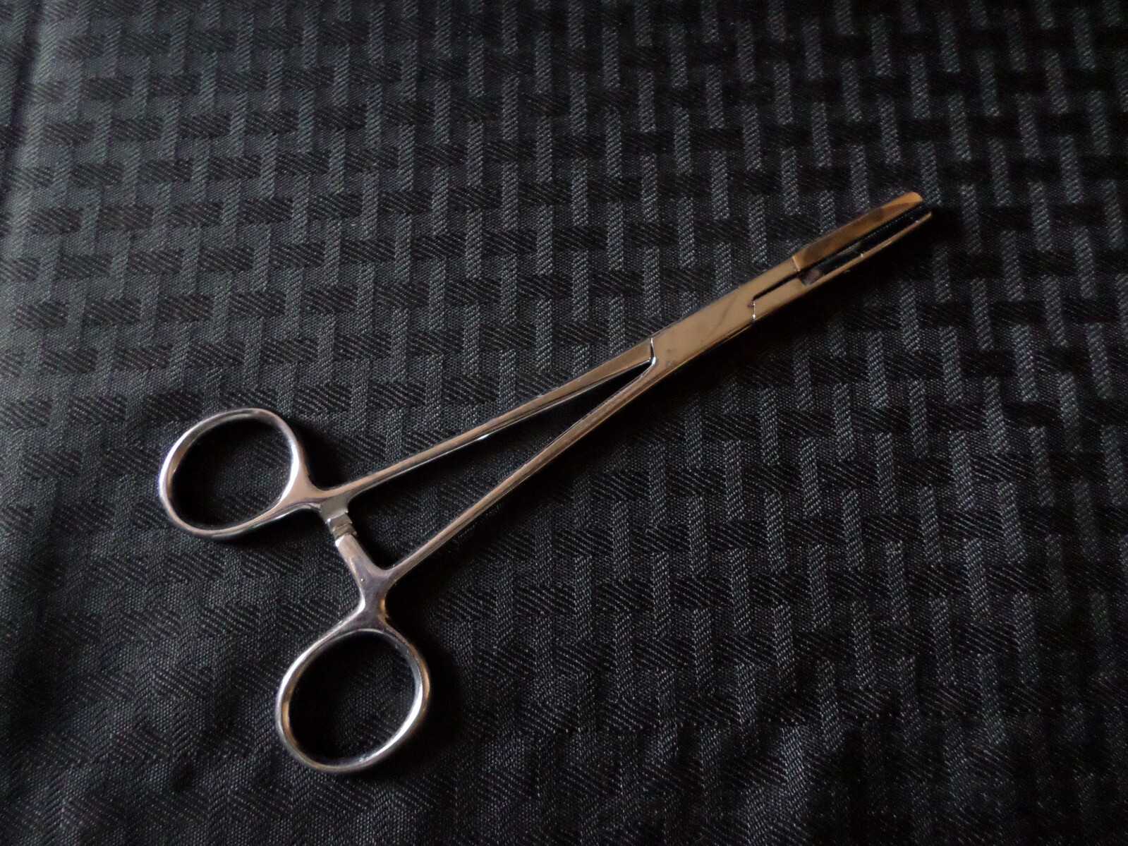 Laboratory 7” Locking Stainless Steel Forceps With 1.5mm Serrated Grip ...