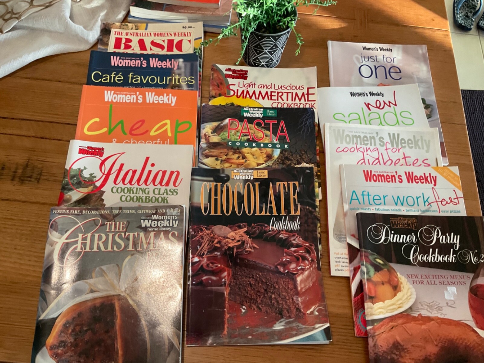 Australian Womens Weekly Cookbooks 100+ Vintage Retro & Modern PB AWW ...