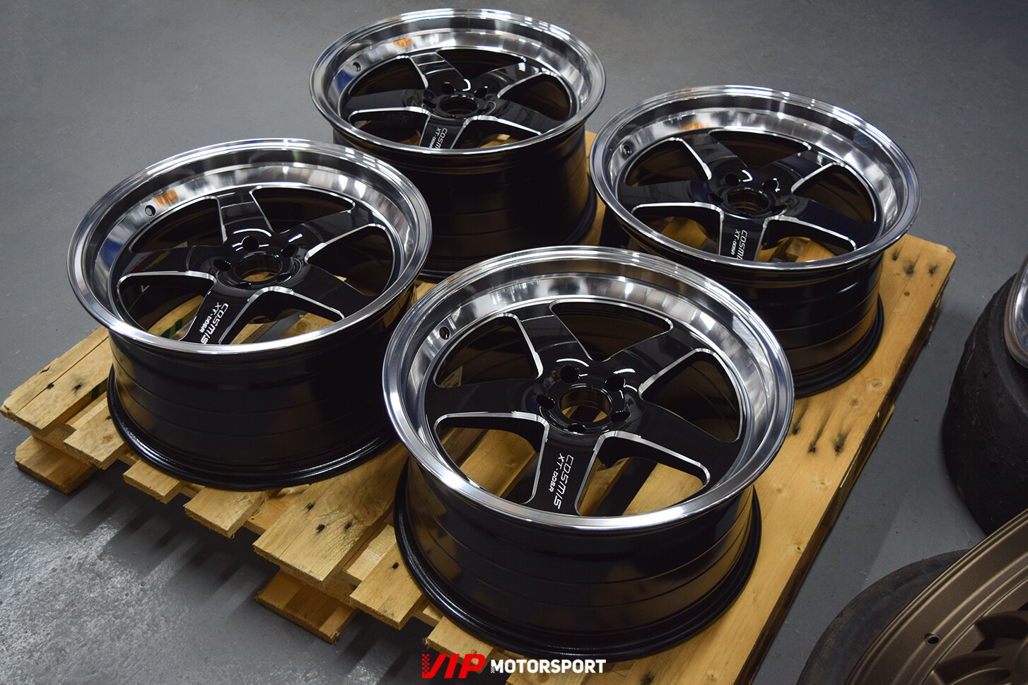 Cosmis Racing XT-005R Black w/Machined Lip & Spokes 18x9" ET25 5x100 ...