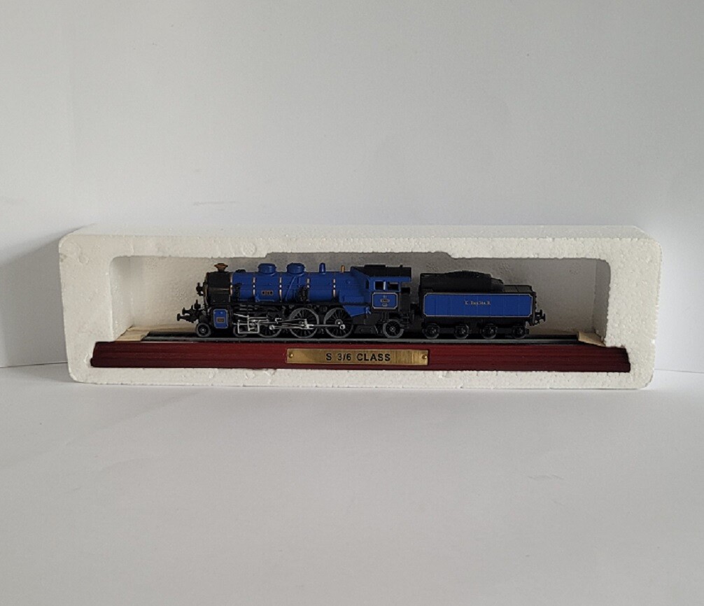 Atlas Editions Static Model Trains Locomotives On Wooden Plinths 12 ...