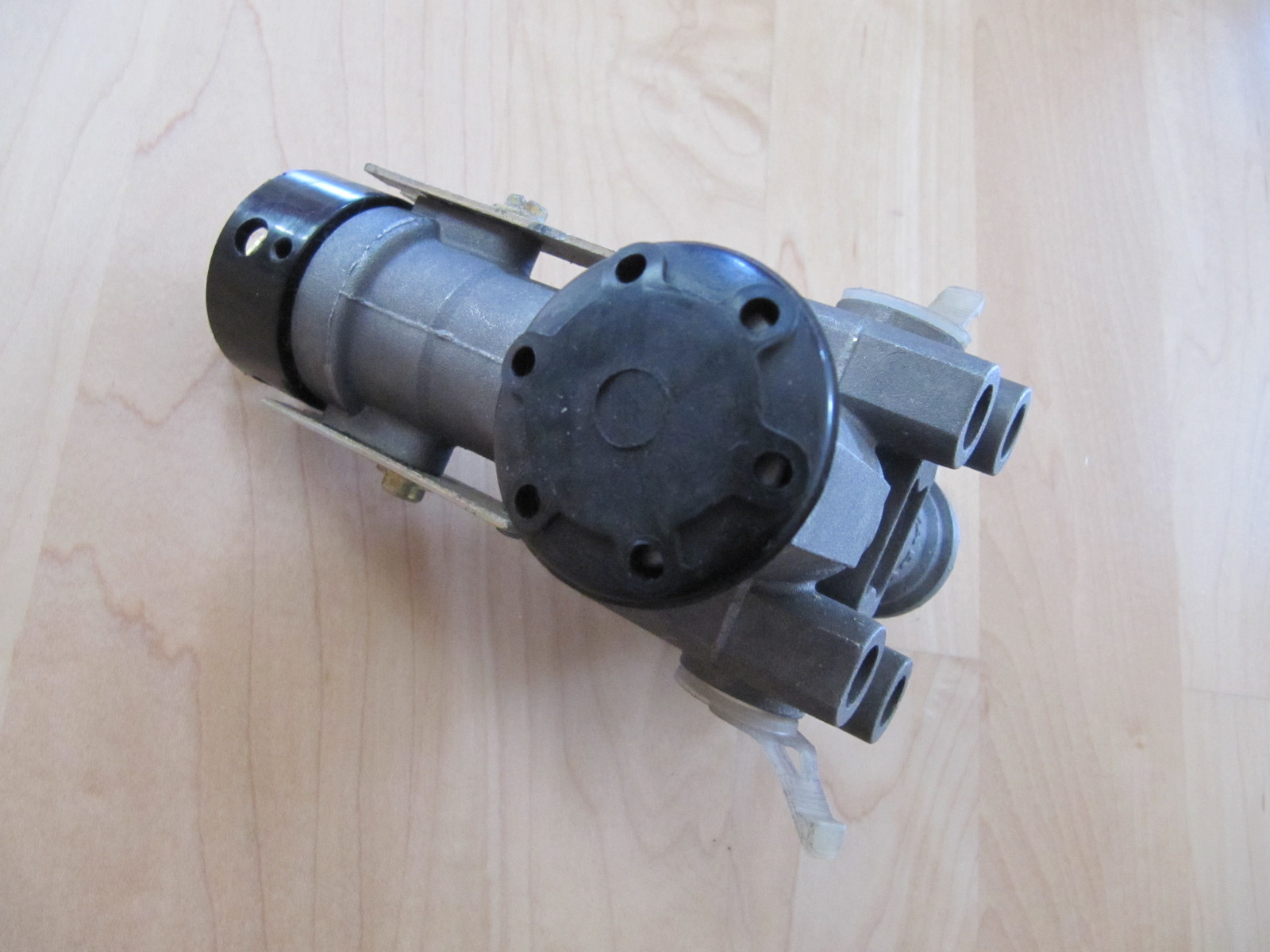 WABCO Luftfederventil 4640060020 KRONE KOGEL 4640061020 4640060027 ...