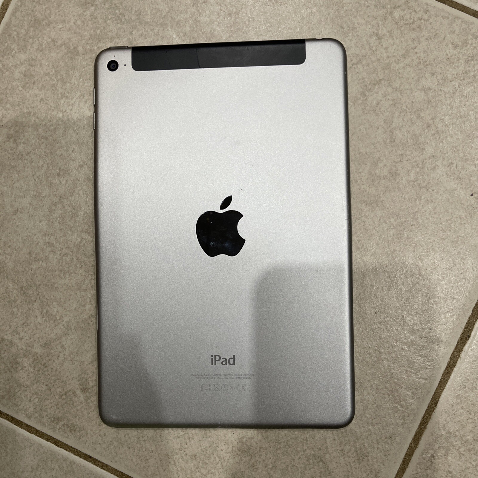 Lot of 4 MIXED Apple iPads Minis-A1455/A1454/A1550-A1822 For Parts or ...