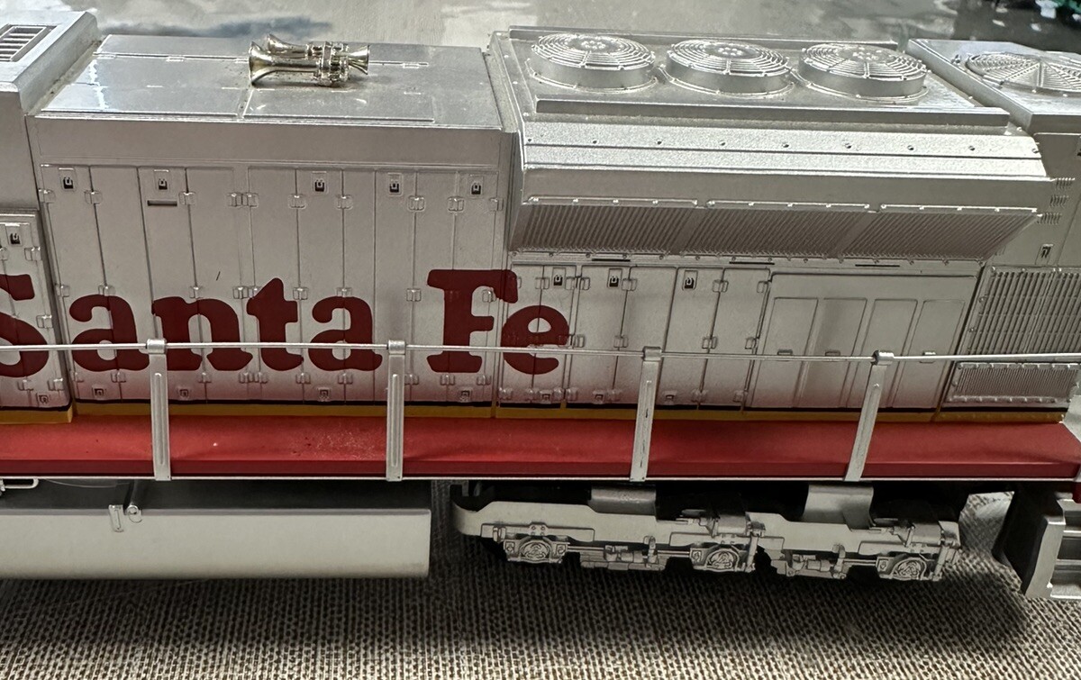 O Scale 3 Rail SD90MAC Locomotive Santa Fe Red/Silver MTH Train??? | eBay