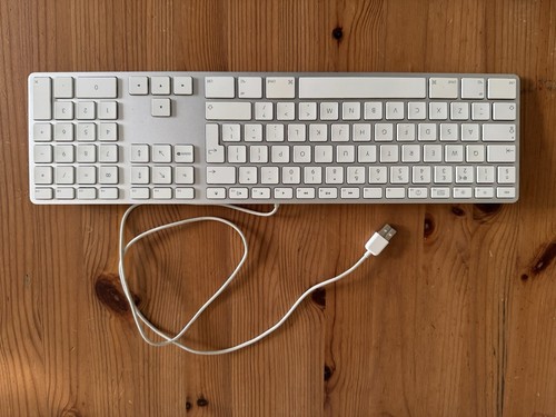 Genuine Apple Extended Keyboard A1243 USB Wired UK + Numerical Keypad ...