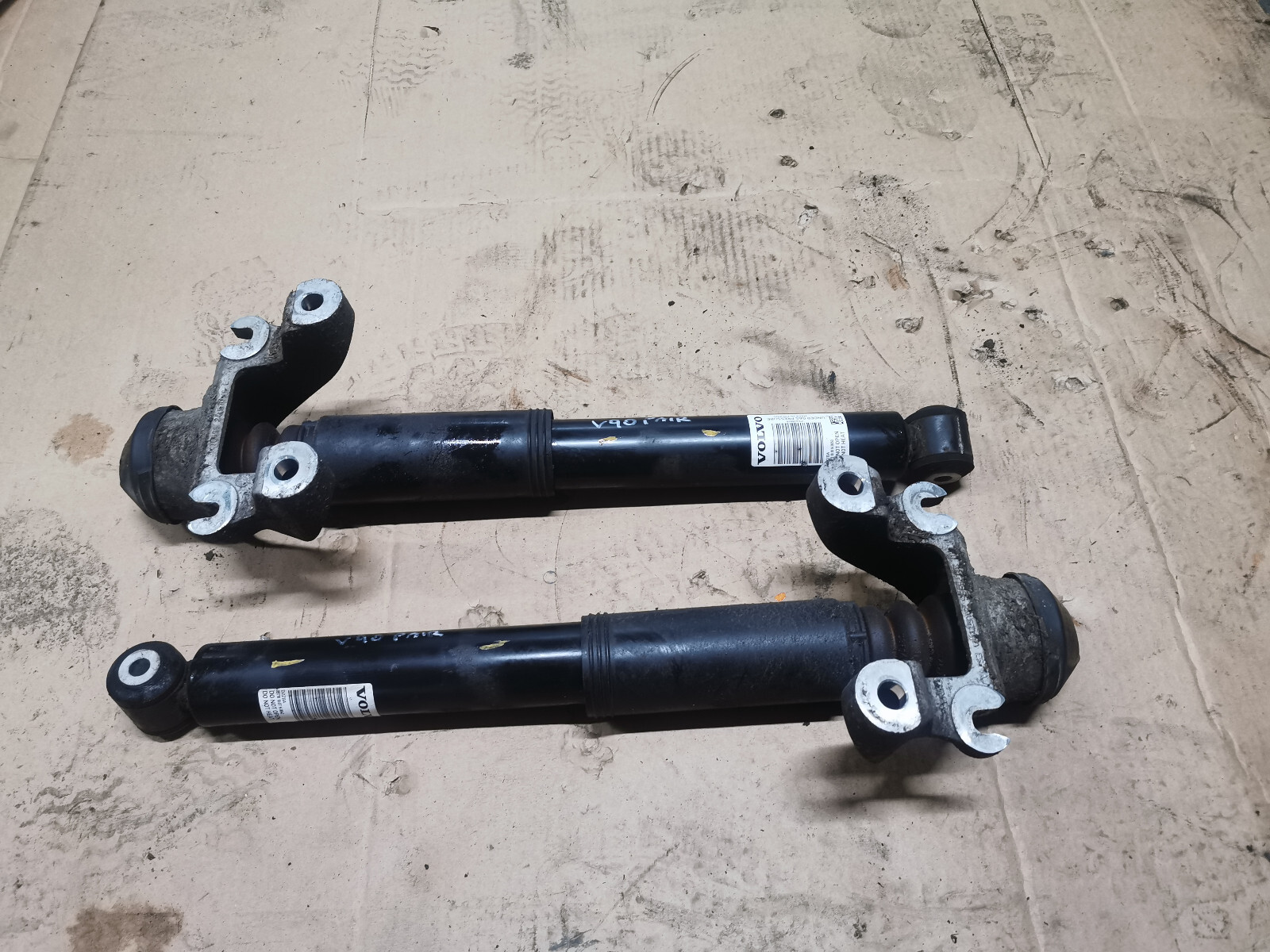 VOLVO V90 ESTATE 2018 2.0 PETROL PAIR OF REAR SHOCK ABSORBERS 31476948 ...